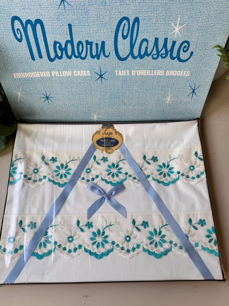 Vintage 1950s Modern Classic Schiffli Embroidered Pillowcase Set of 2 ...
