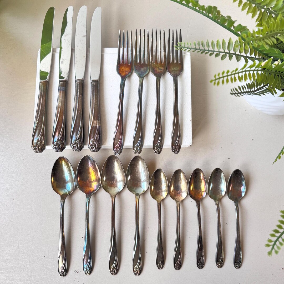 Vintage 1950s 1847 Rogers Bros. Daffodil Silverplate Flatware Service ...