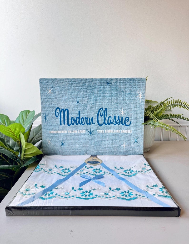 Vintage 1950s Modern Classic Schiffli Embroidered Pillowcase Set of 2 ...