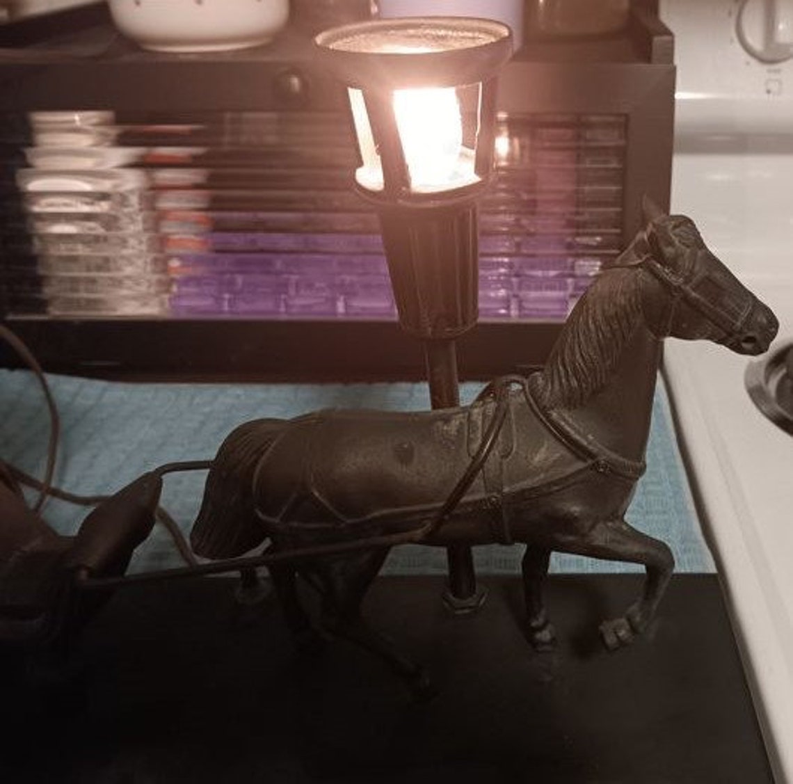 Vintage Horse Drawn Carriage Clock and Streetlamp Light Stagecoach ...