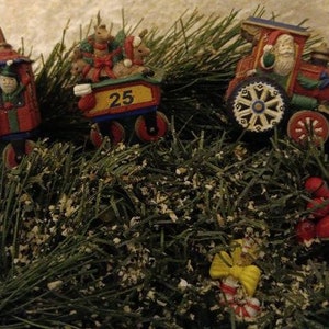 Vintage Avon Wreath Musical Lights up Motion Activated Train Seasonal ...