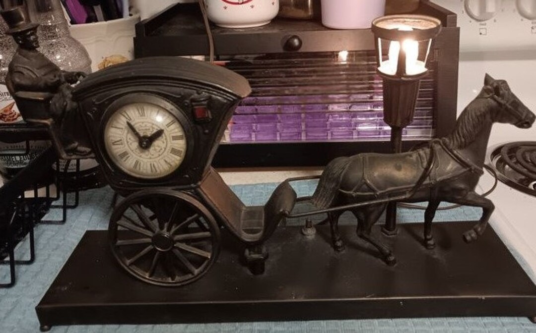 Vintage Horse Drawn Carriage Clock and Streetlamp Light Stagecoach ...