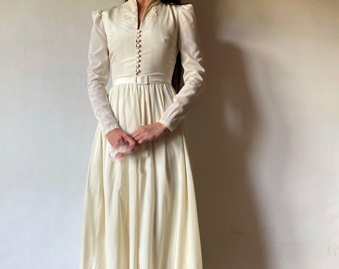 Vintage 70s Vera Mont Ivory Silk Embroidery Demure Classy Belt Wedding ...