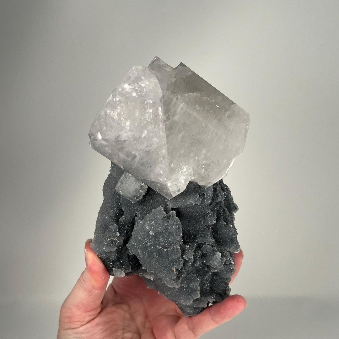 Large FLUORESCENT White/clear Calcite on Dark Druzy Matrix From Fujian ...