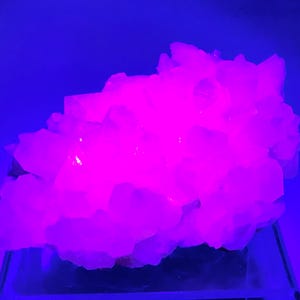 Large FLUORESCENT White Dogtooth/columnar Calcite From Chenzhou, Hunan ...