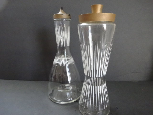 Two Vintage Art Deco Mid Century Decanters Barware Prohibition Era - Etsy