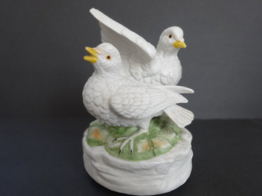 Vintage Two White Love Birds Music Box Plays "love Story" Theme Music ...