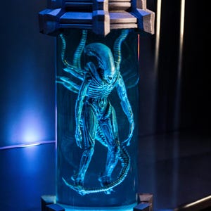 Xenomorph Resin Lamp: Custom Alien Epoxy Night Light - Etsy