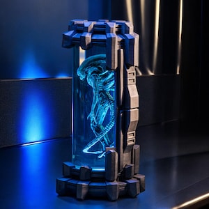 Xenomorph Resin Lamp: Custom Alien Epoxy Night Light - Etsy