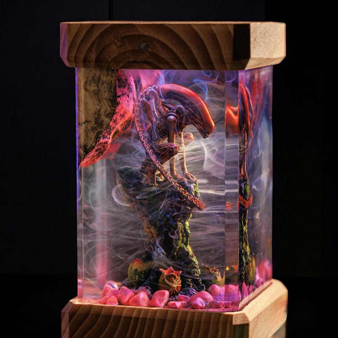 Xenomorph Diorama Lamp: Handmade Resin Alien Night Light - Etsy