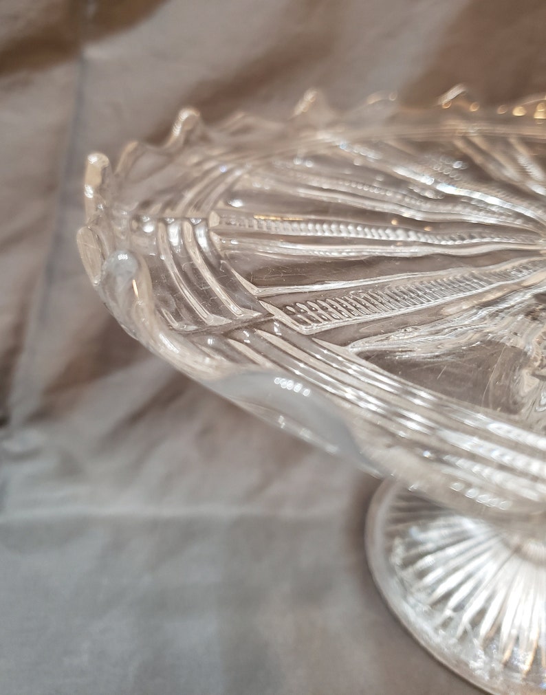Vintage Clear Glass Pedestal Cake Stand, Scalloped Edge, Ribbed Design ...