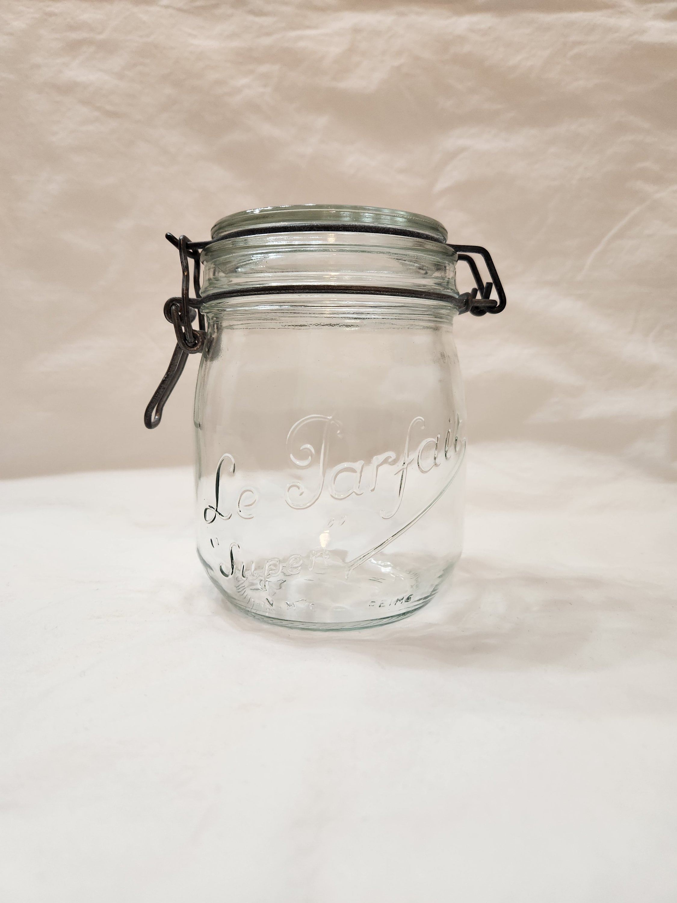 Le Parfait super Embossed .75 Liter Clear Glass Storage With Metal Bail ...