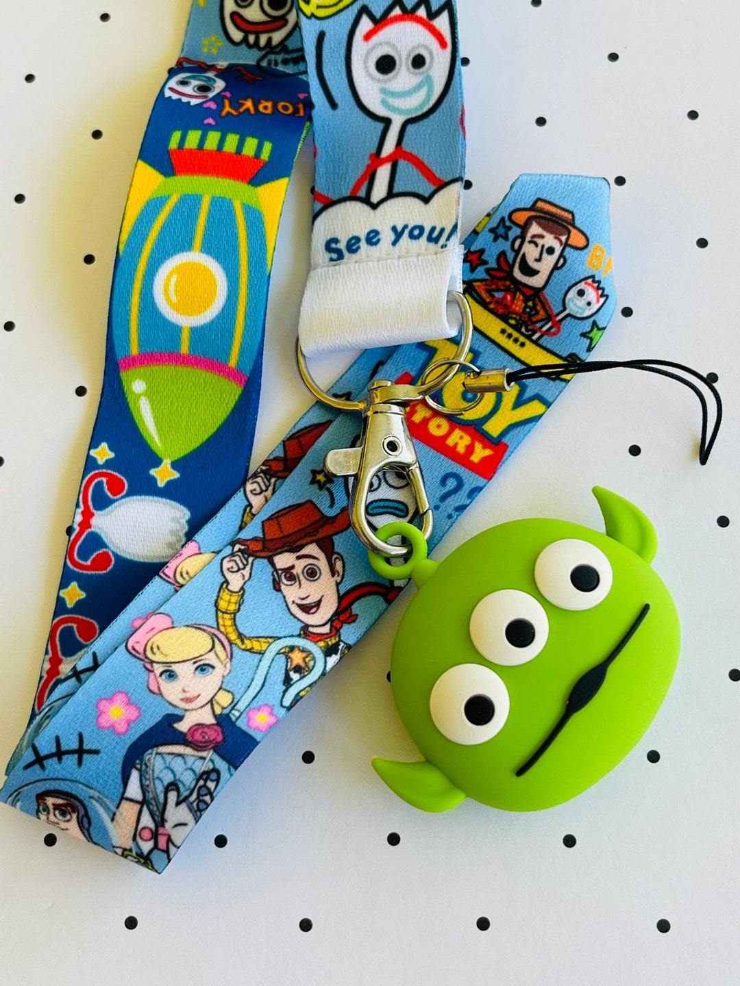 Green Alien AirTag Lanyard - Etsy