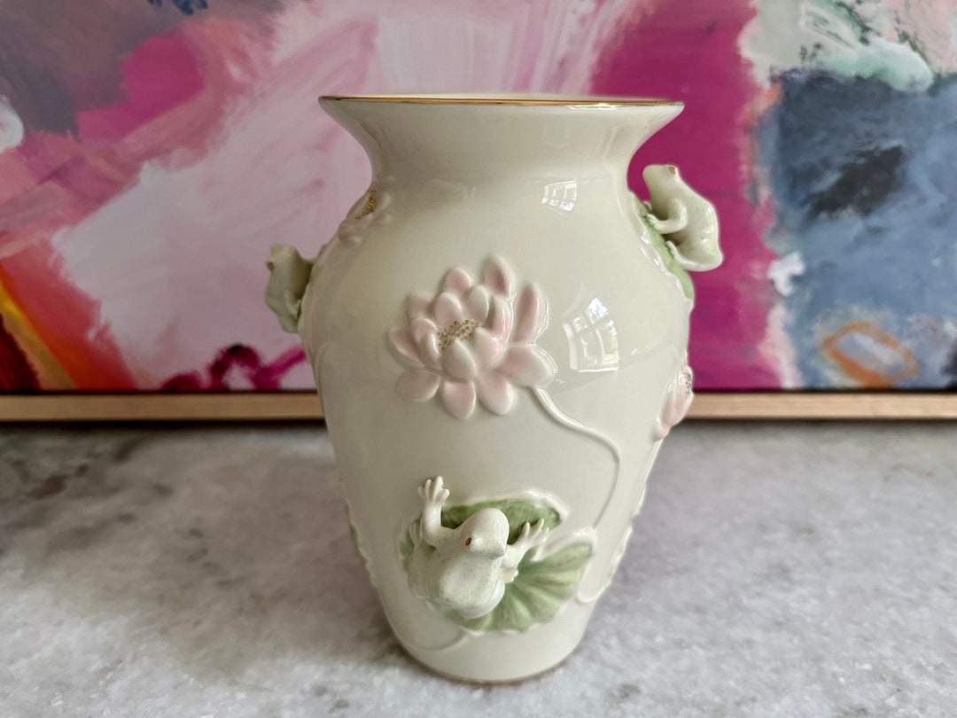 Vintage Lenox Floral Frog Vase, 8.75 H, Circa 2003 Vintage Frog Vase ...