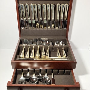 Towle “vienna (gold)” 90-piece Stainless Flatware & Serving Set ...