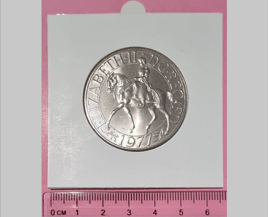 Queen Elizabeth II Jubilee Coin 25 Years 1977 Crown 25p in 65mm Holder ...