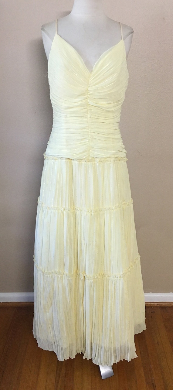 Vintage flowy pastel yellow - Gem