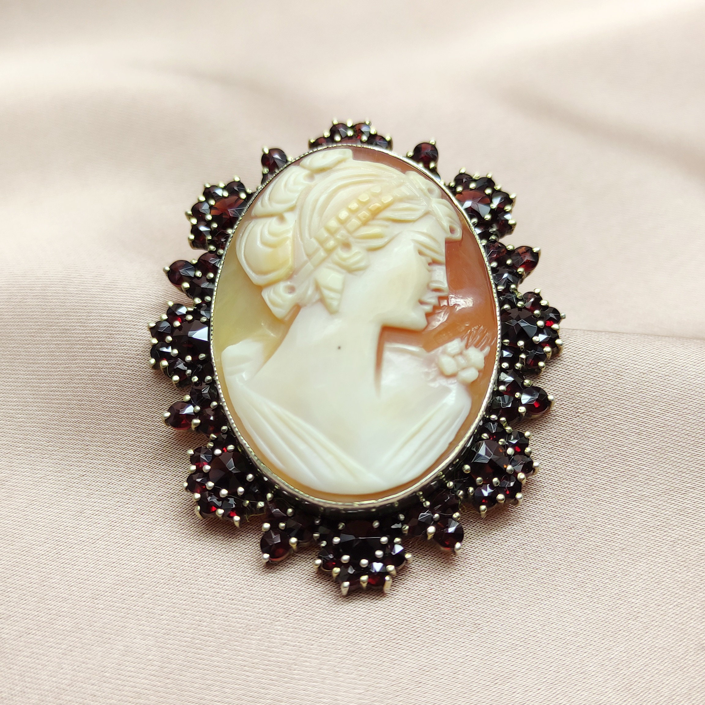 Lovely Vintage Red Bohemian Garnet Carved Shell Cameo Brooch Gilt ...