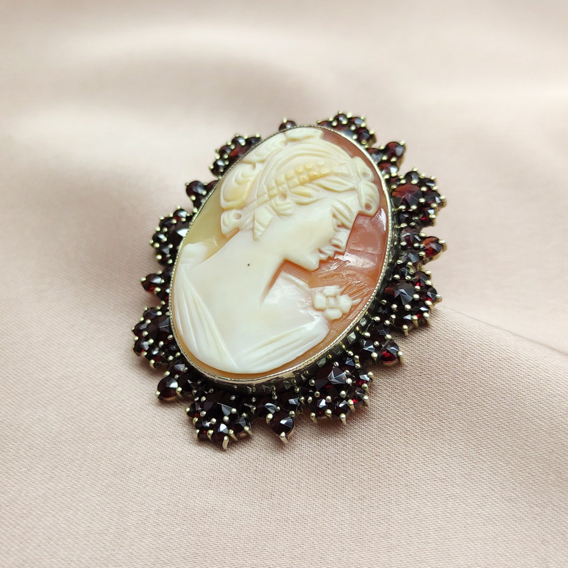 Lovely Vintage Red Bohemian Garnet Carved Shell Cameo Brooch Gilt ...