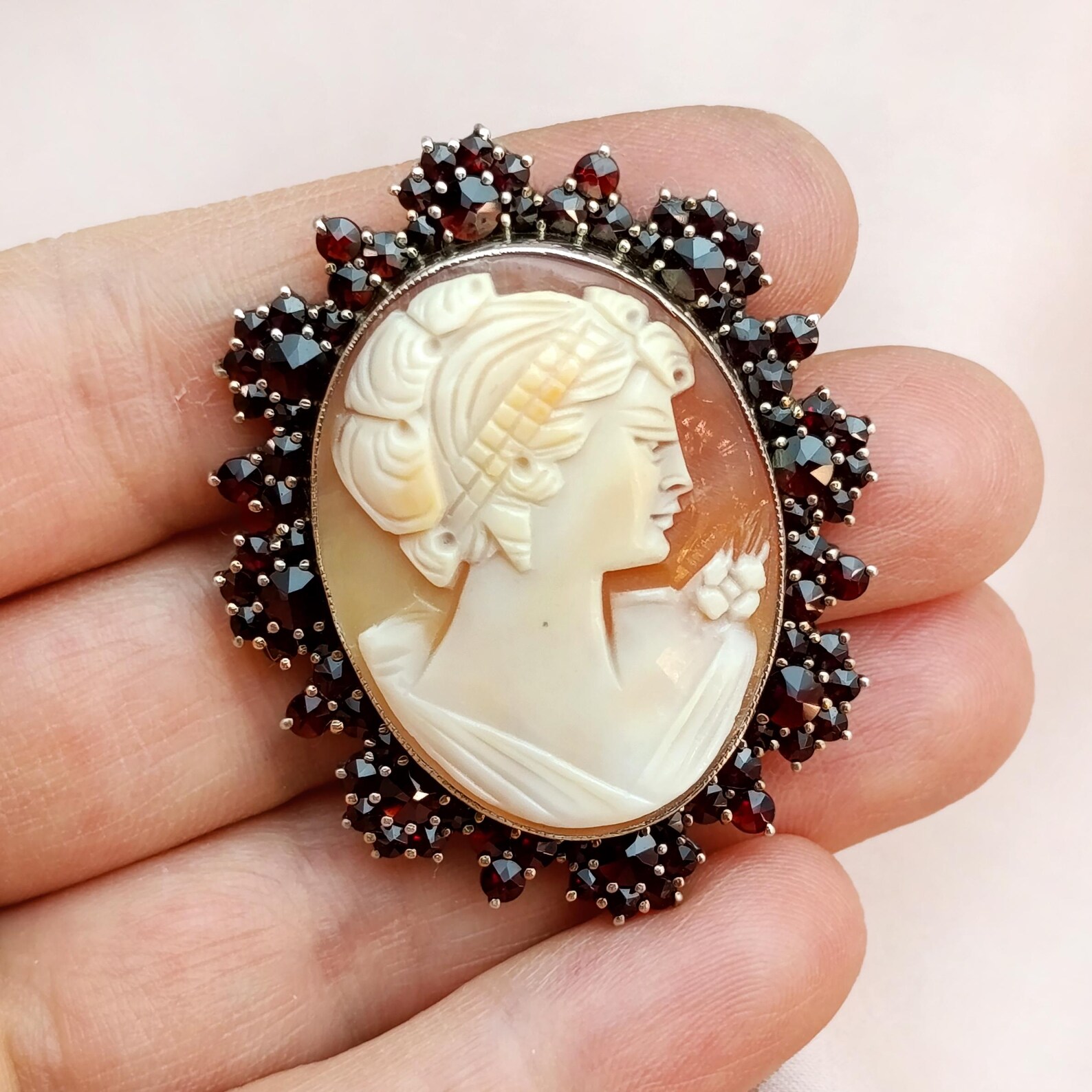 Lovely Vintage Red Bohemian Garnet Carved Shell Cameo Brooch Gilt ...