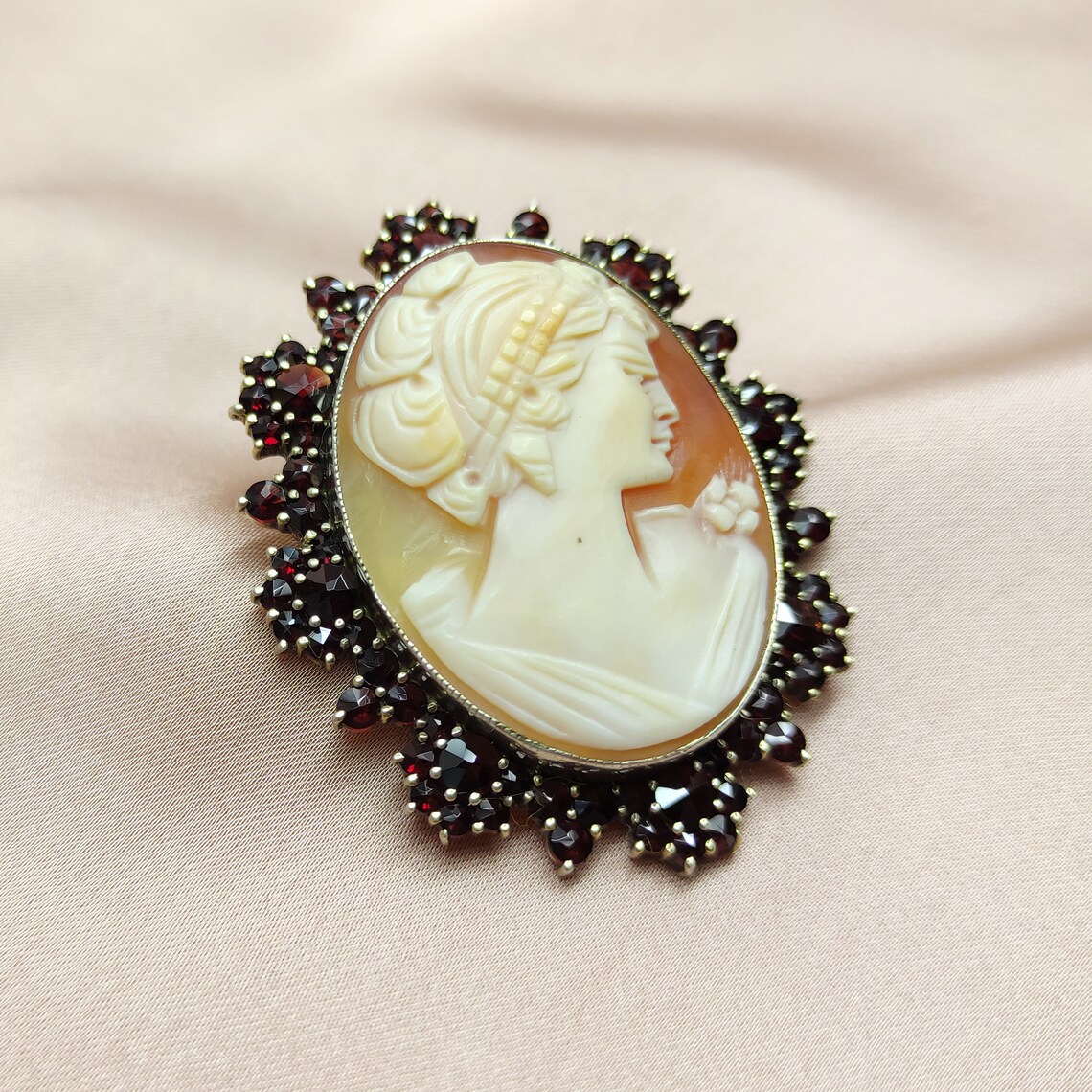 Lovely Vintage Red Bohemian Garnet Carved Shell Cameo Brooch Gilt ...