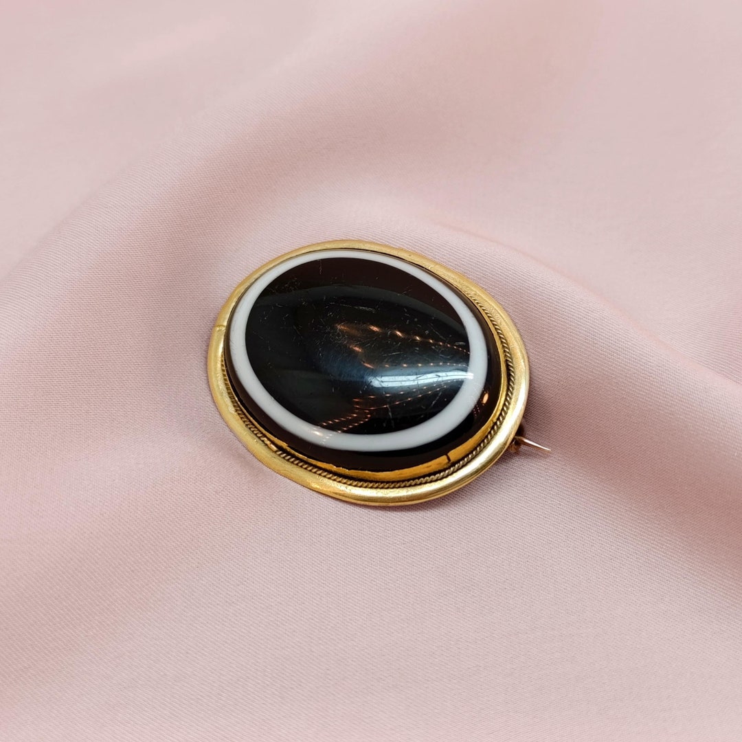 Elegant Victorian Bull’s Eye Banded Agate Glass Brooch Black White ...