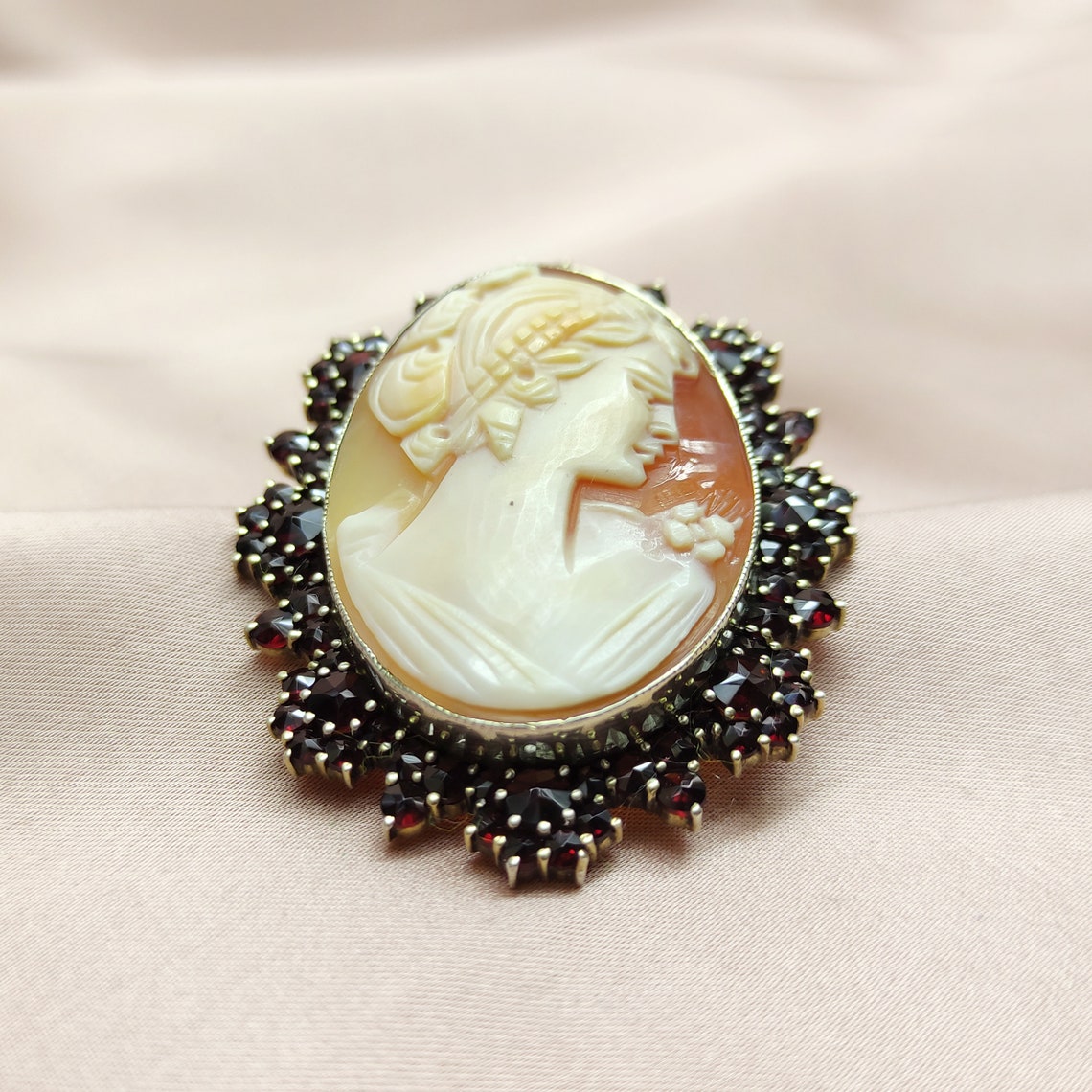 Lovely Vintage Red Bohemian Garnet Carved Shell Cameo Brooch Gilt ...