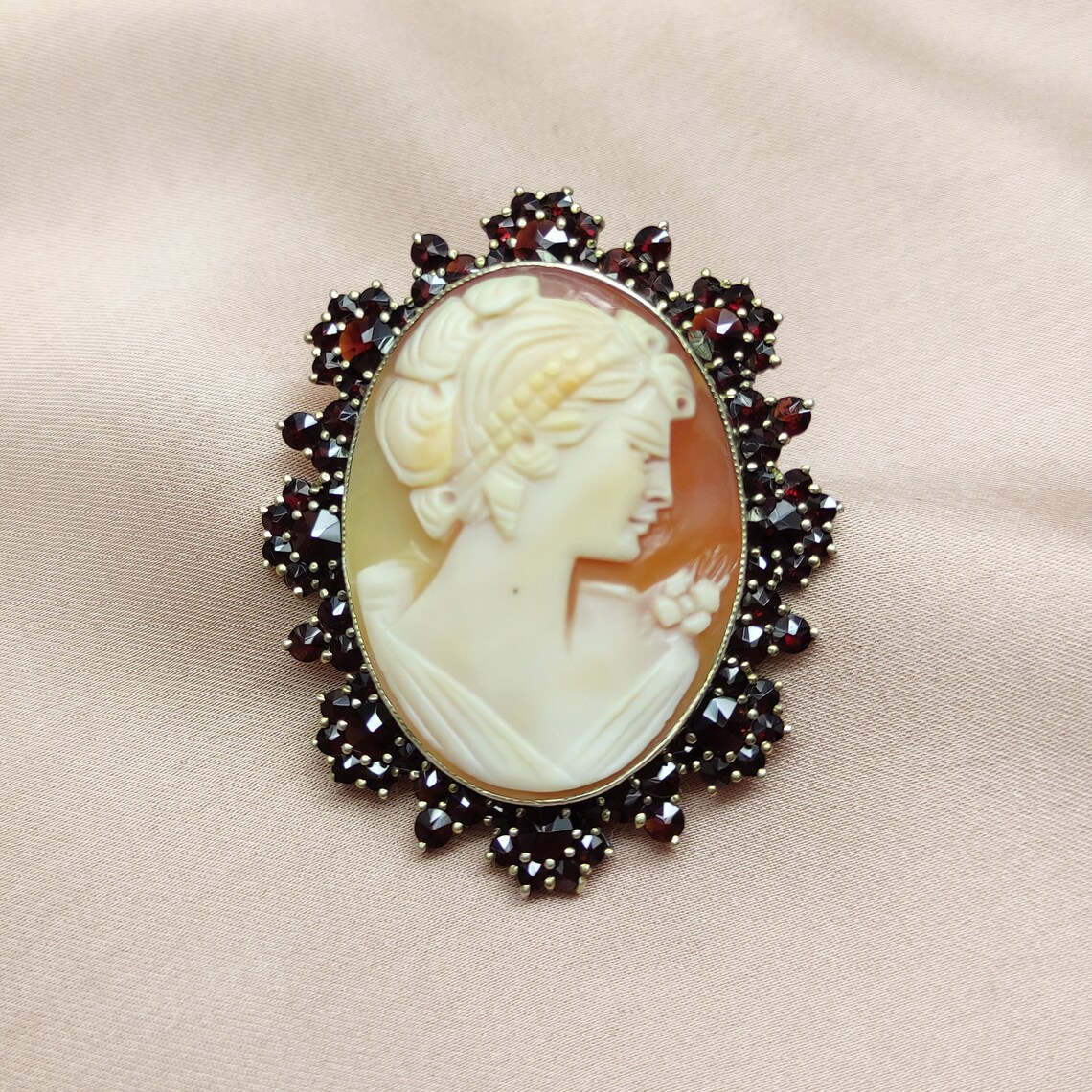 Lovely Vintage Red Bohemian Garnet Carved Shell Cameo Brooch Gilt ...