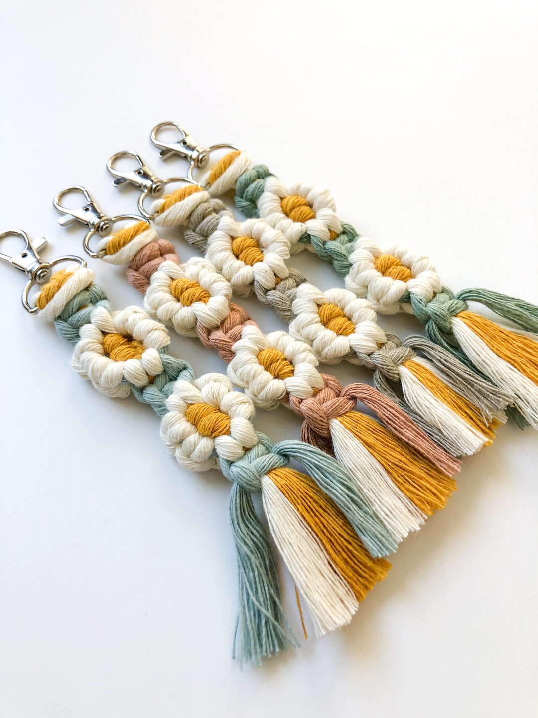Macrame Daisy Keychain - Etsy
