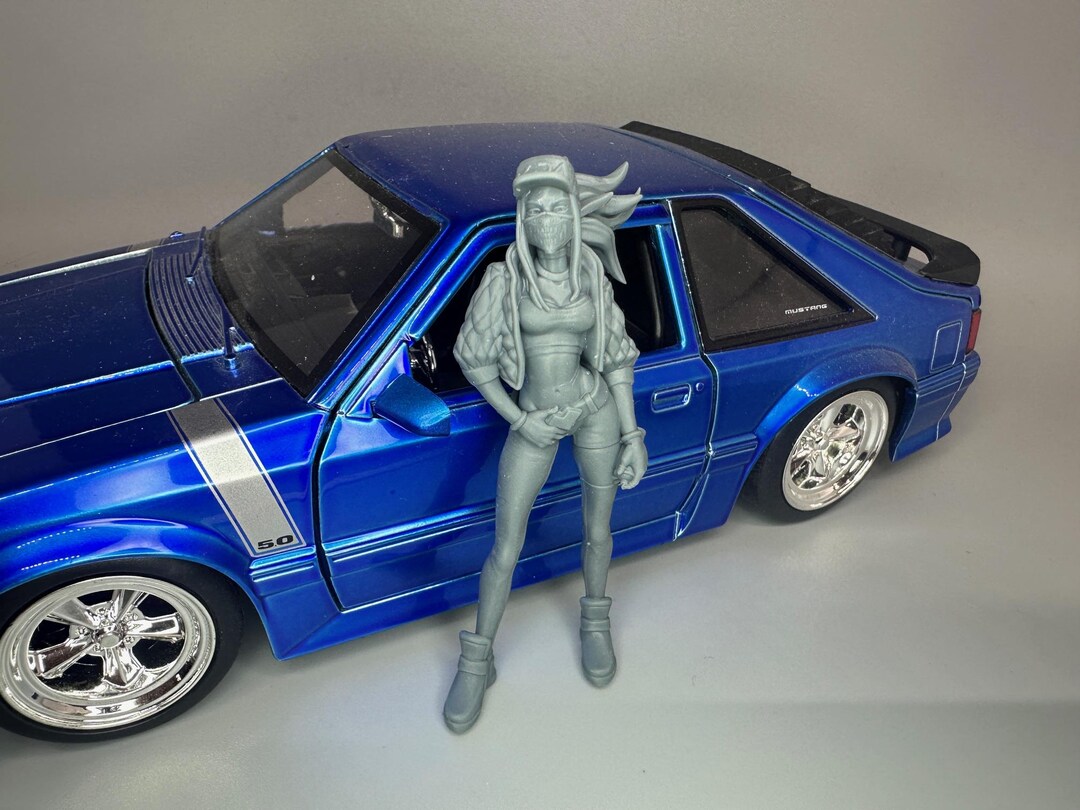 1/24 Scale Sexy Graffiti Tagger Girl Resin Figure Unpainted - Etsy