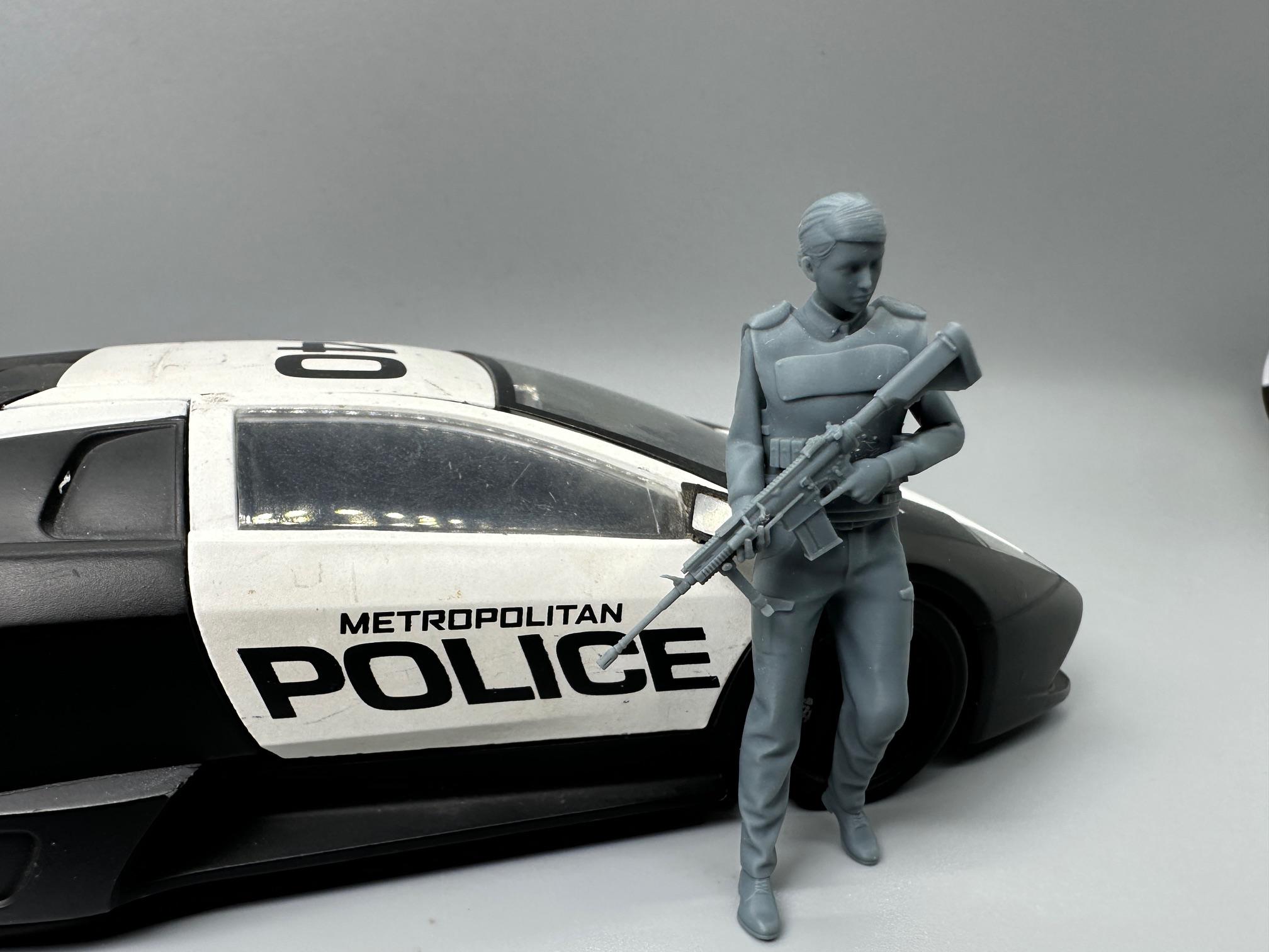 1/24 Scale Female Police Officer With Rifle Resin Figures Unpainted - Etsy