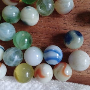 5 Uranium Glass Glow Marbles in UV Black Light Peltier Akro Agate ...