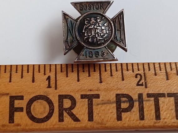 1895 Masonic Boston Knights Templar Badge Pin NH Butt… - Gem