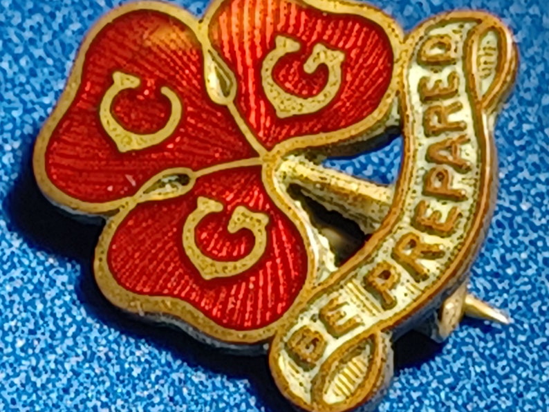1921 Girl Scout Pin Be Prepared CGG Canadian Girl Guides Red Antique ...