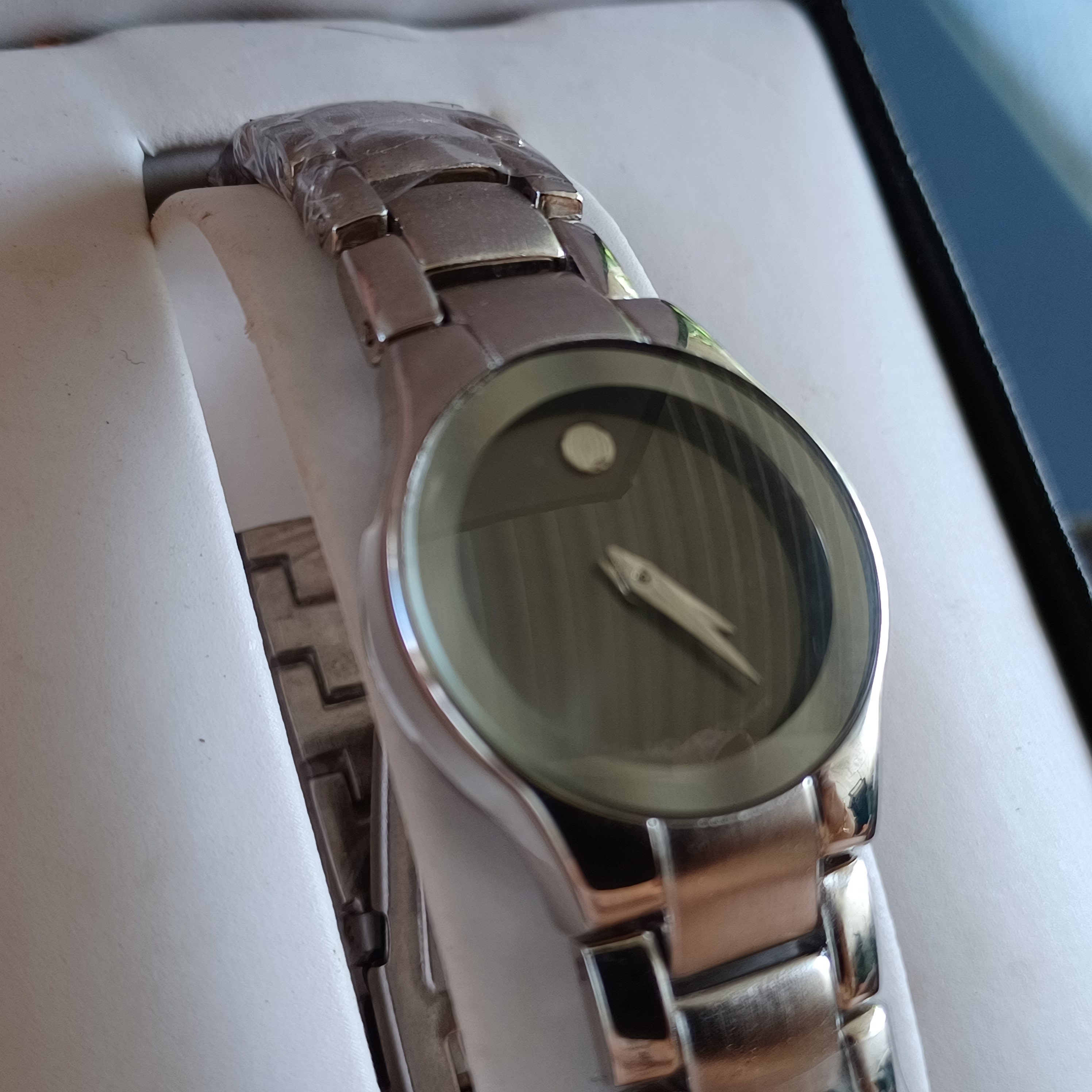 Movado Ladies Watch Museum Classic NEW in BOX All Stainless Movado Ladies Watch Museum Classic NEW in BOX All Stainless