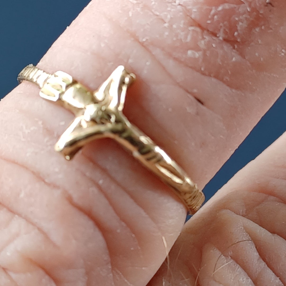 14K Ring Jesus Christ Crucifixion of Jesus Nazareth Size 5 1/2 Yellow ...