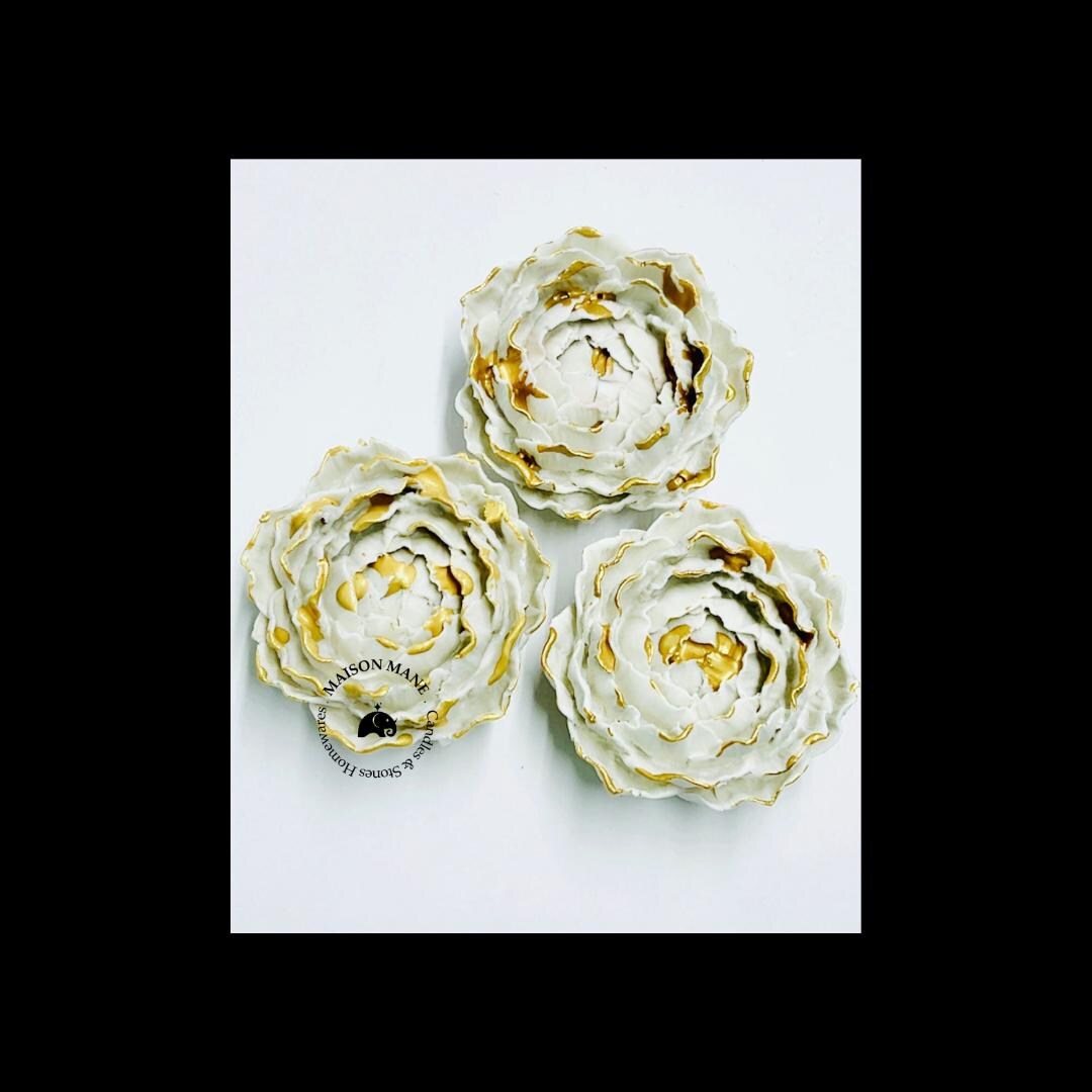 Jesmonite Gardenia Flower Wall Decor | White & Gold Floral , Set of 3 ...
