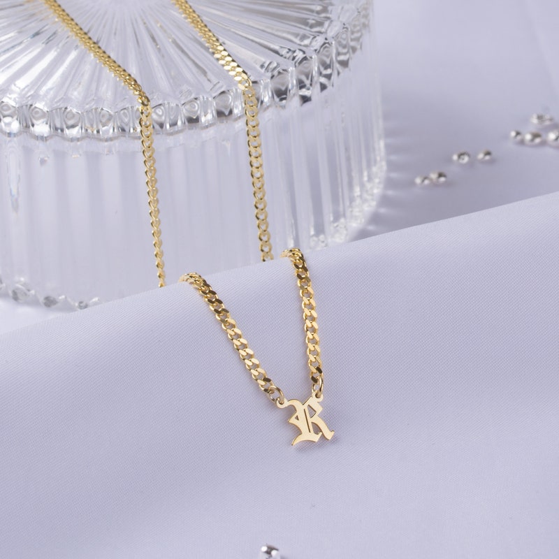 Letter R Necklace - Etsy