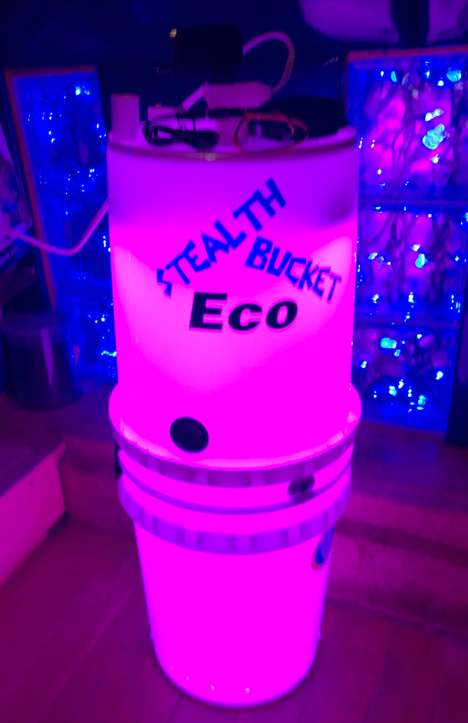 WHITE ECO Stealth Grow Bucket Space Bucket W/led Grow Light ...