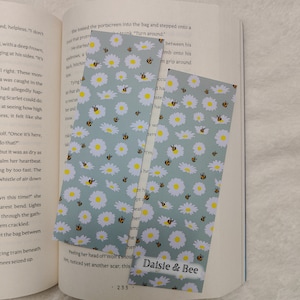 Daisie and Bee Illustrated Bookmark - Etsy