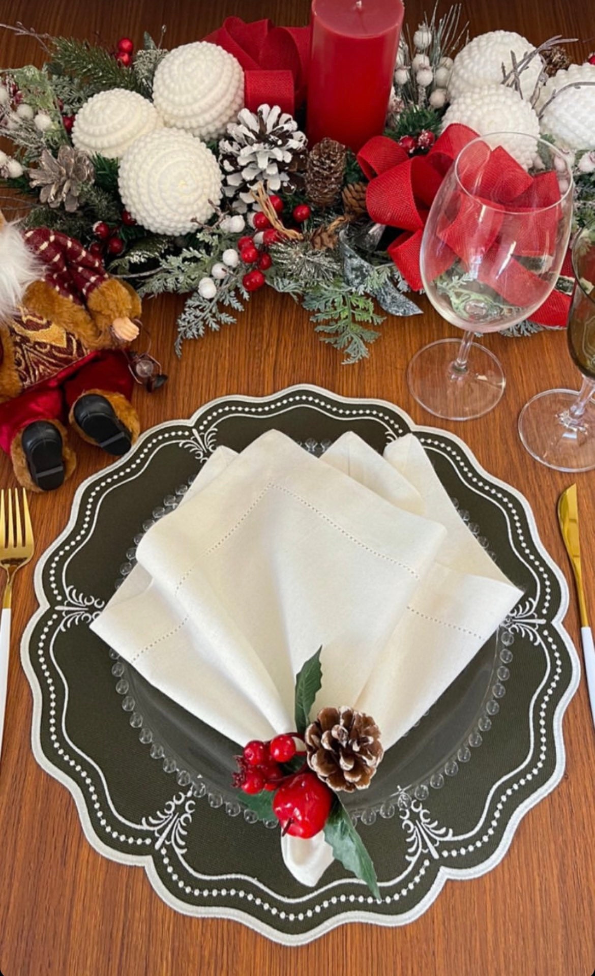 Festive Christmas Placemat Green & White Embroidery Elegant Table Decor ...