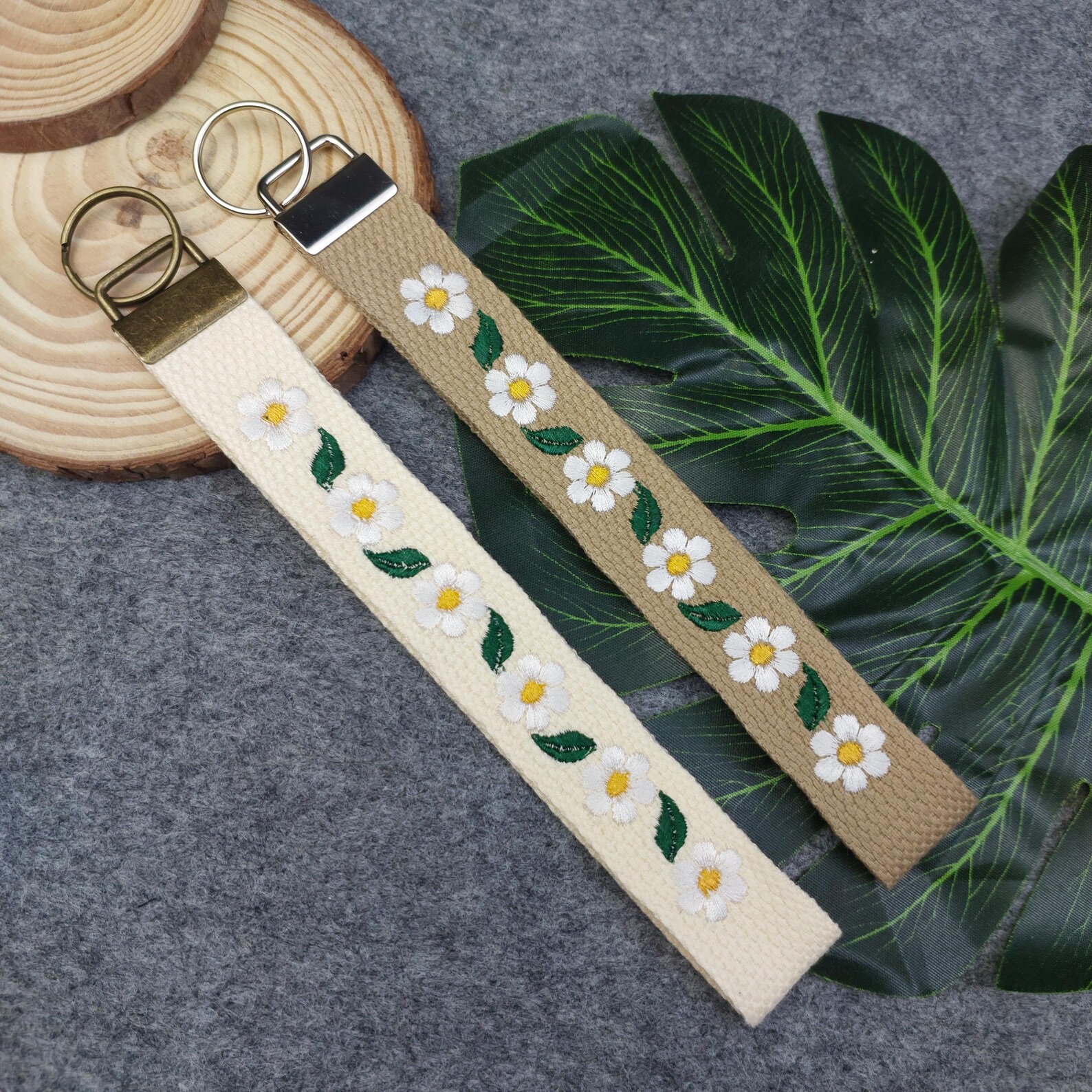 Daisy Flower Embroidered Wristlet Key Fob, Flower Keychain, Cotton ...
