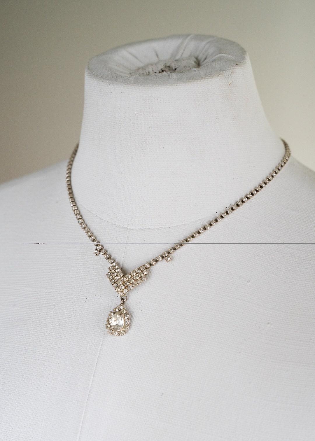 50s Diamante Rhinestone Teardrop V Shape Silver Tone Vintage Necklace 1950s Formal Evening Mid ...