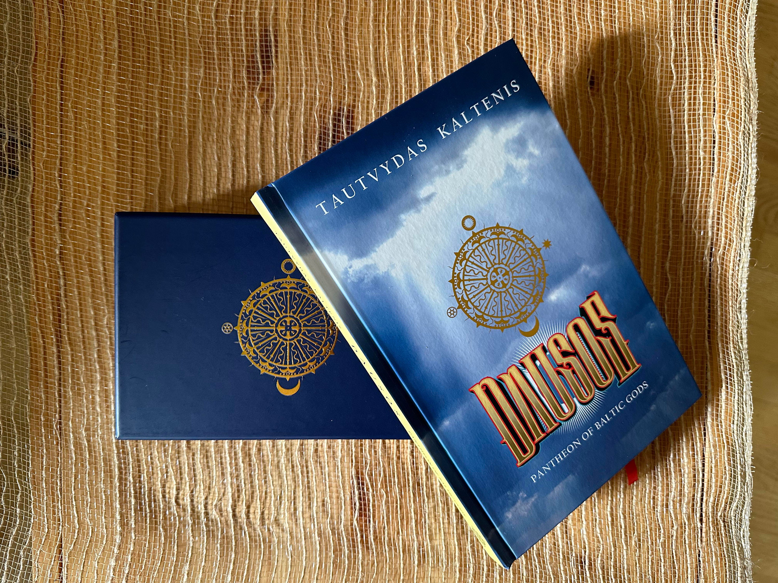 DAUSOS Gift Set Storybook Hardcover and Pair of Golden Edition Card ...