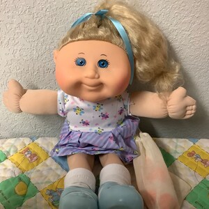 Cabbage Patch Kid Girl Blonde Cornsilk Single Ponytail Blue Eyes JAAKS 2011 JP-05KB Collectors ...