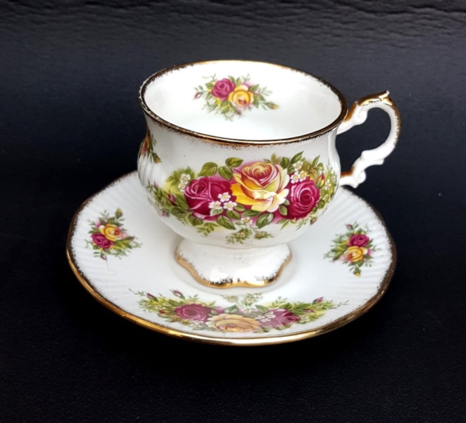 Elizabethan Tea Cup and Saucer England Teacup and Saucer, Gold Trim Tea ...
