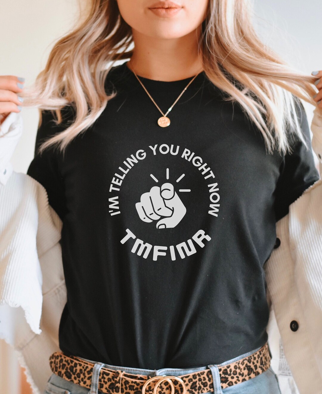 TMFINR Retro TEE Unisex Lady on the Plane Sees Shapeshifting - Etsy
