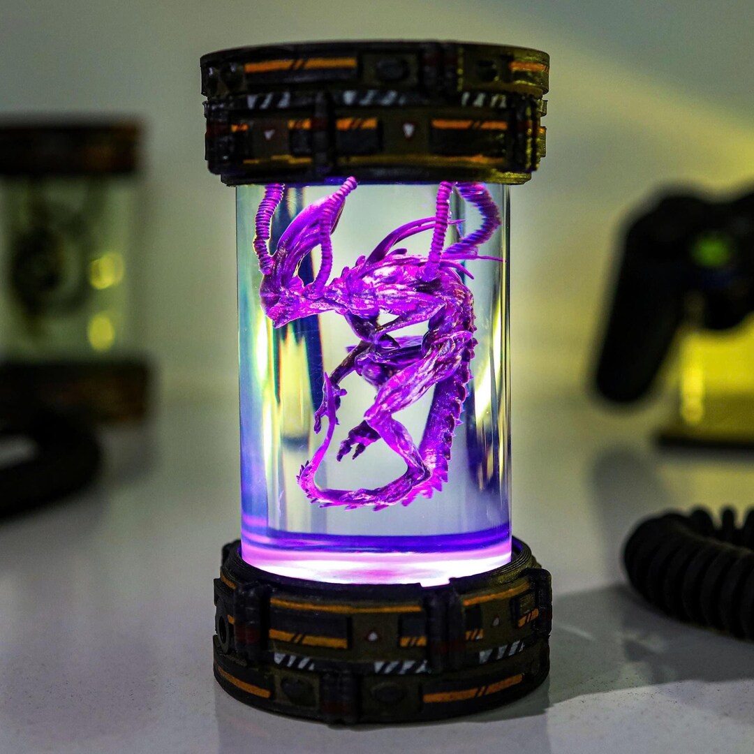 Custom Alien Diorama Alien Epoxt Night Lamp, Xeno.morph Epoxy Resin Art ...