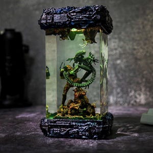 Xeno.morph and Pr.ed.ator Resin Lamp, Ali.en Epoxy Lamp, Alien Predator ...