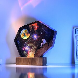 The Earth and Astronaut Epoxy Lamp SPACE Lights Lamp Decor Desk Lamp ...